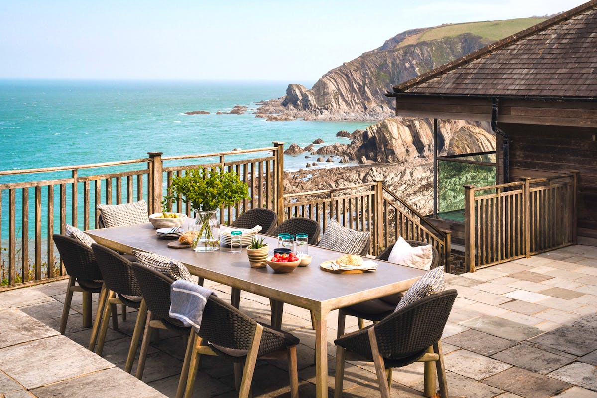 Cliffe House - Beautiful home overlooking the beach