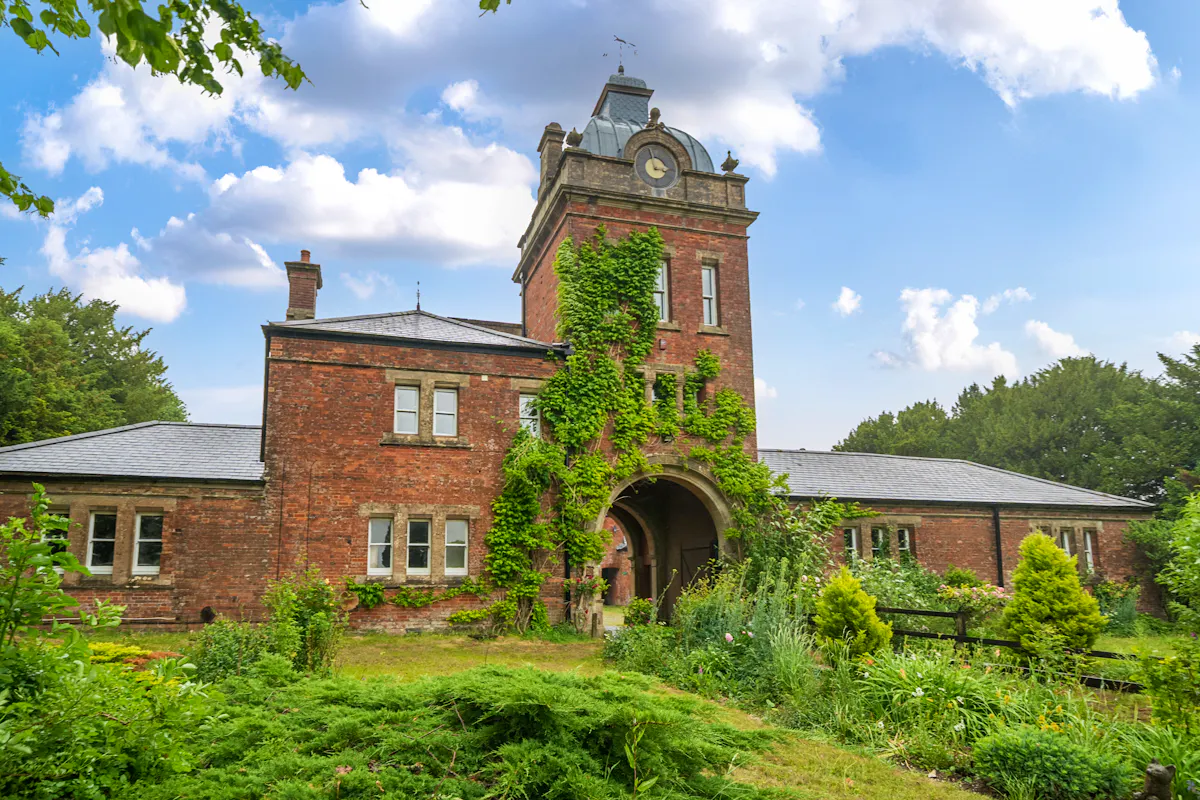 The Clock Tower - Luxury apartment on a historic estate