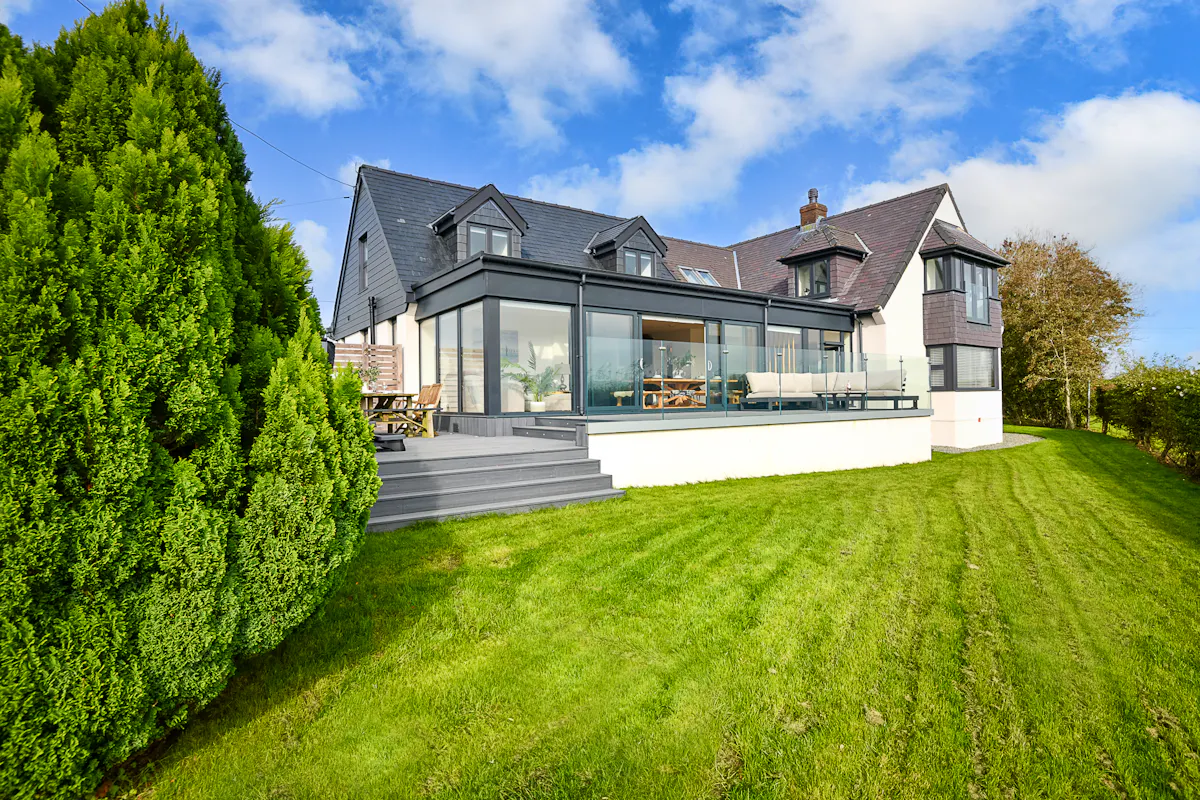 Groeslon - Modern Snowdonia retreat.