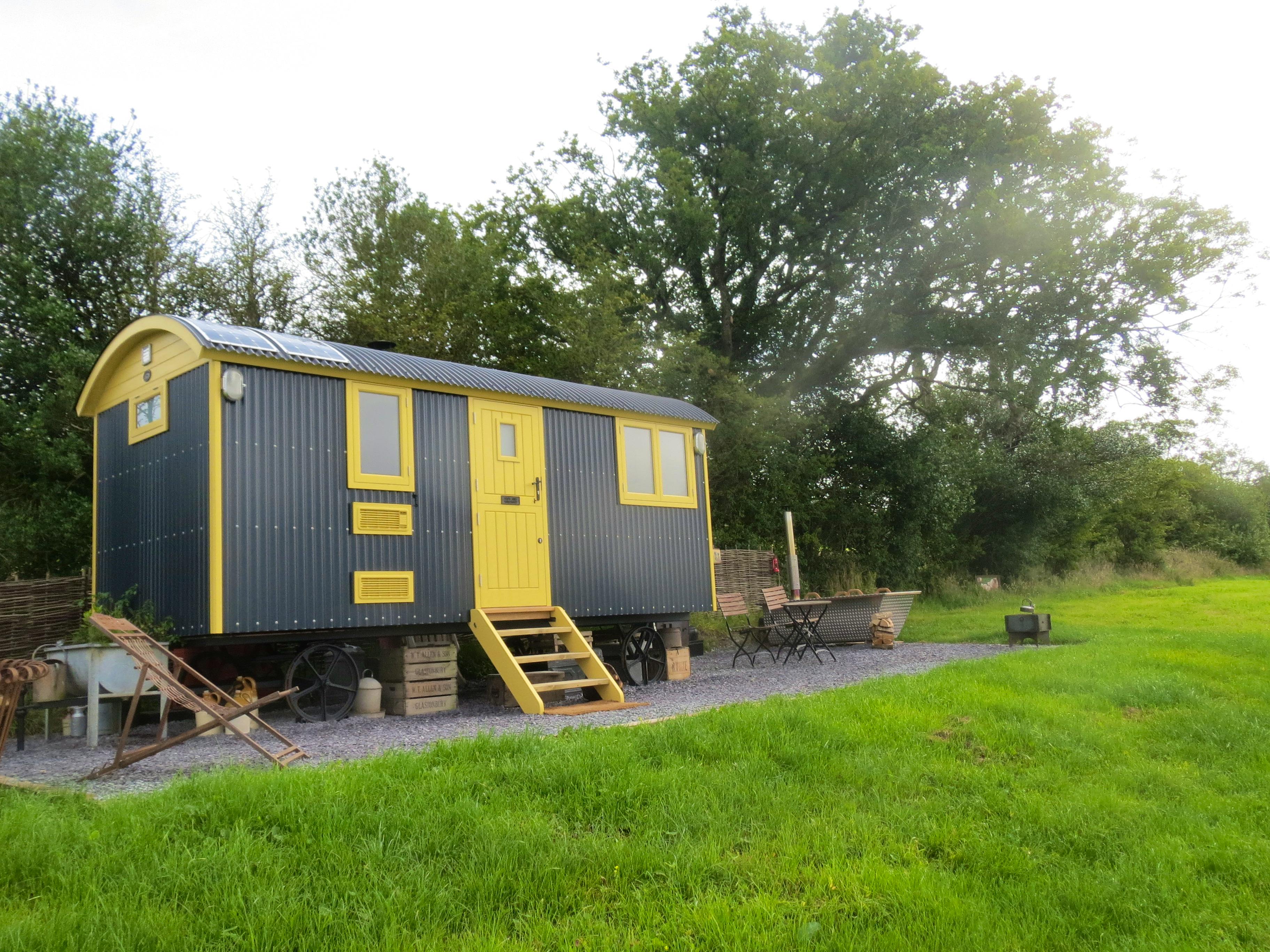 Tor View Shepherds Huts - Luxurious countryside retreat