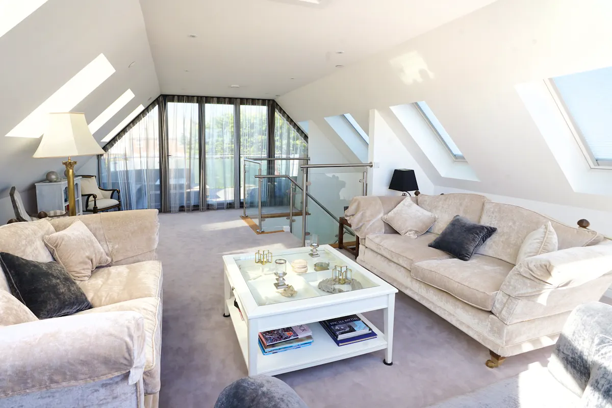 J House - Cowes townhouse for 12