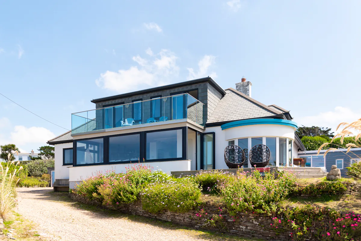 Blue Bay Beach House - Stunning sea view stay in Cornwall