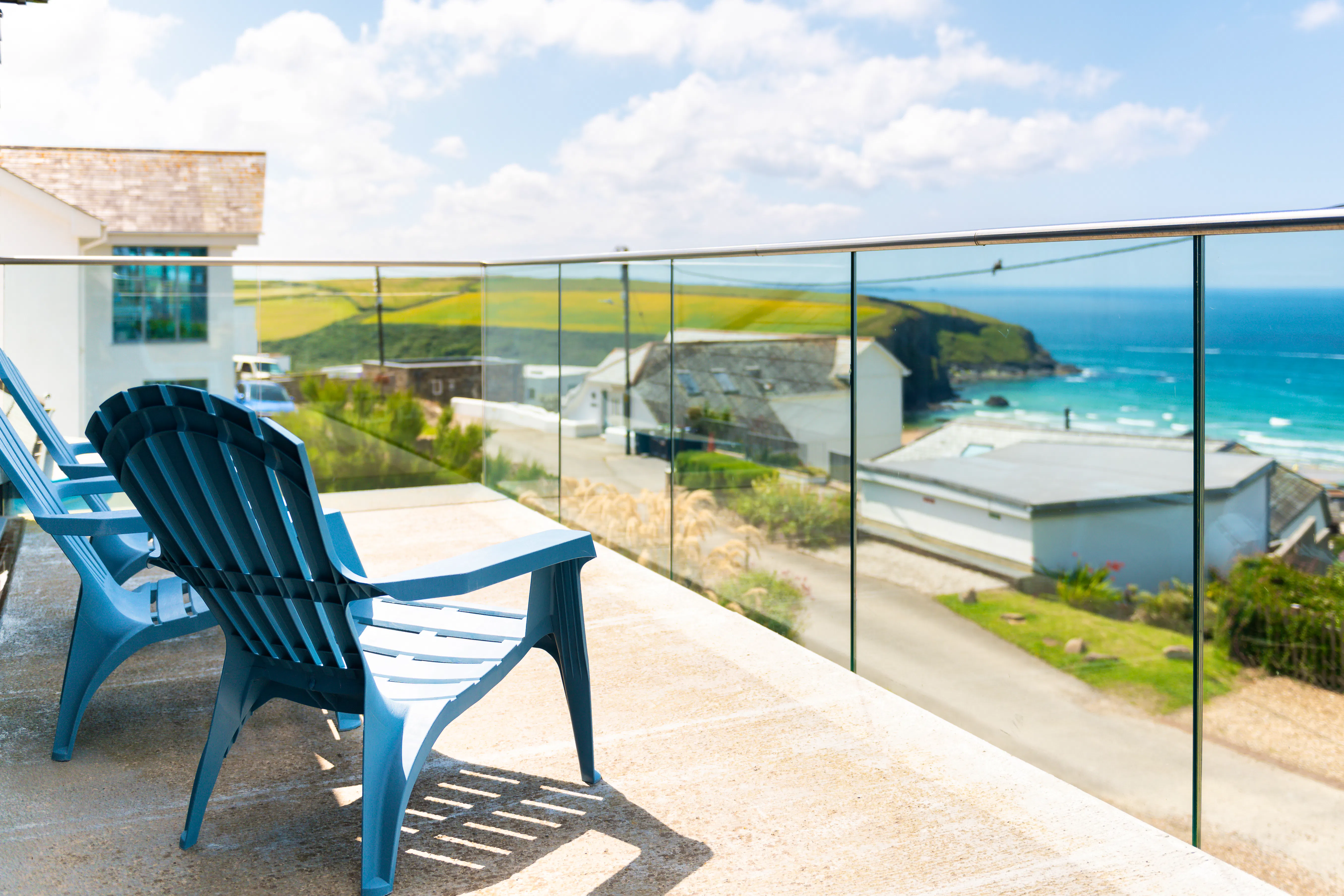 Blue Bay Beach House - Stunning sea view stay in Cornwall