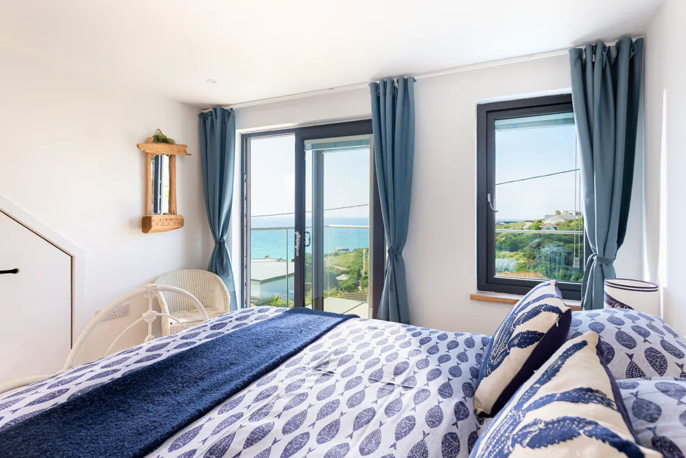Blue Bay Beach House - Stunning sea view stay in Cornwall