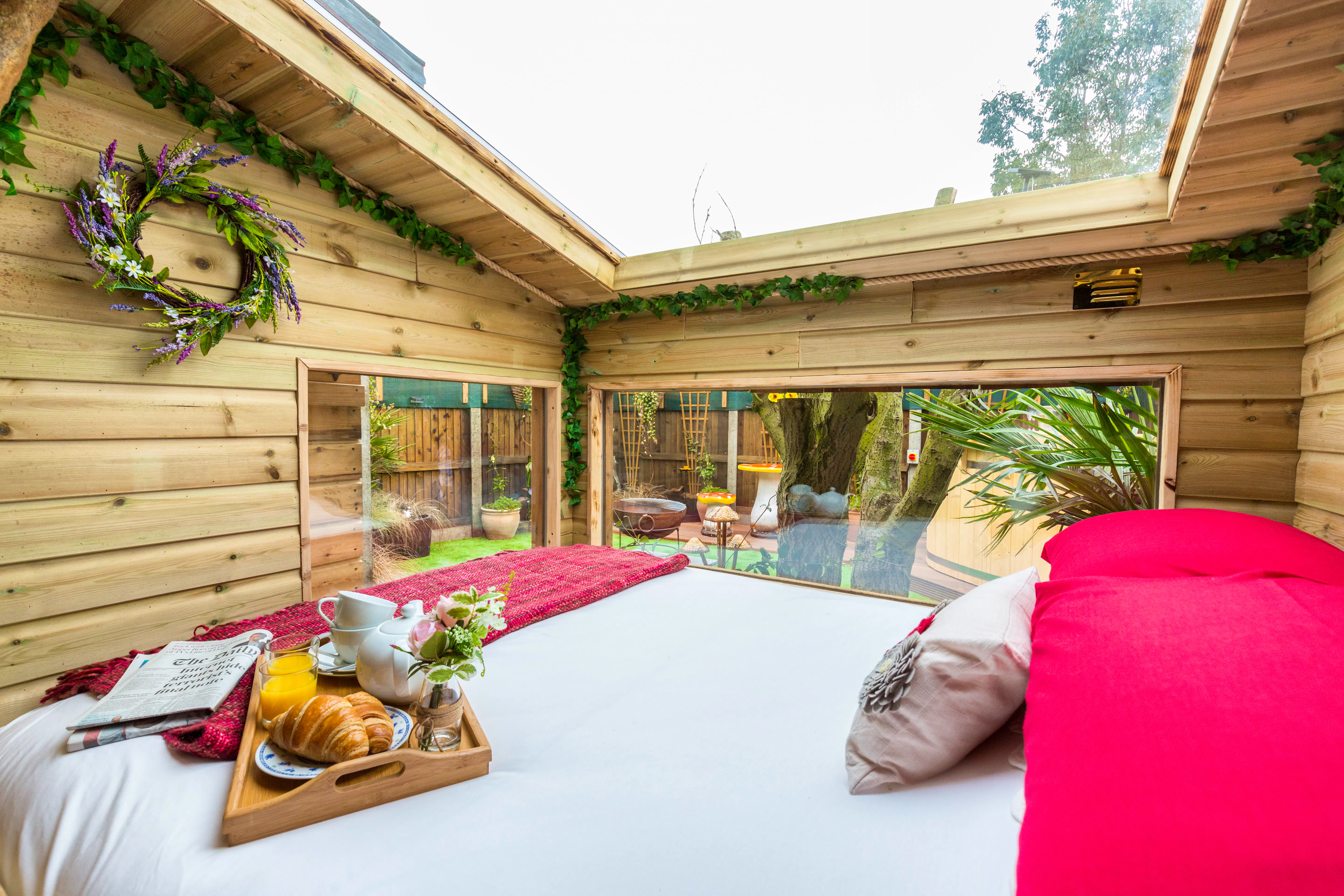 Treehouse Hideaway - fantastic romantic bolt hole in Kent
