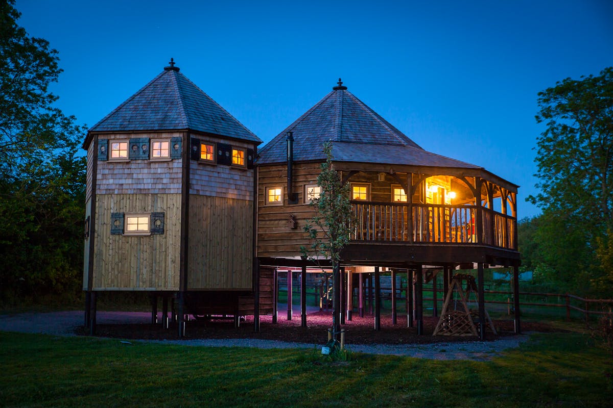 King Arthur's Willow Tree House - luxury in the Wiltshire countryside