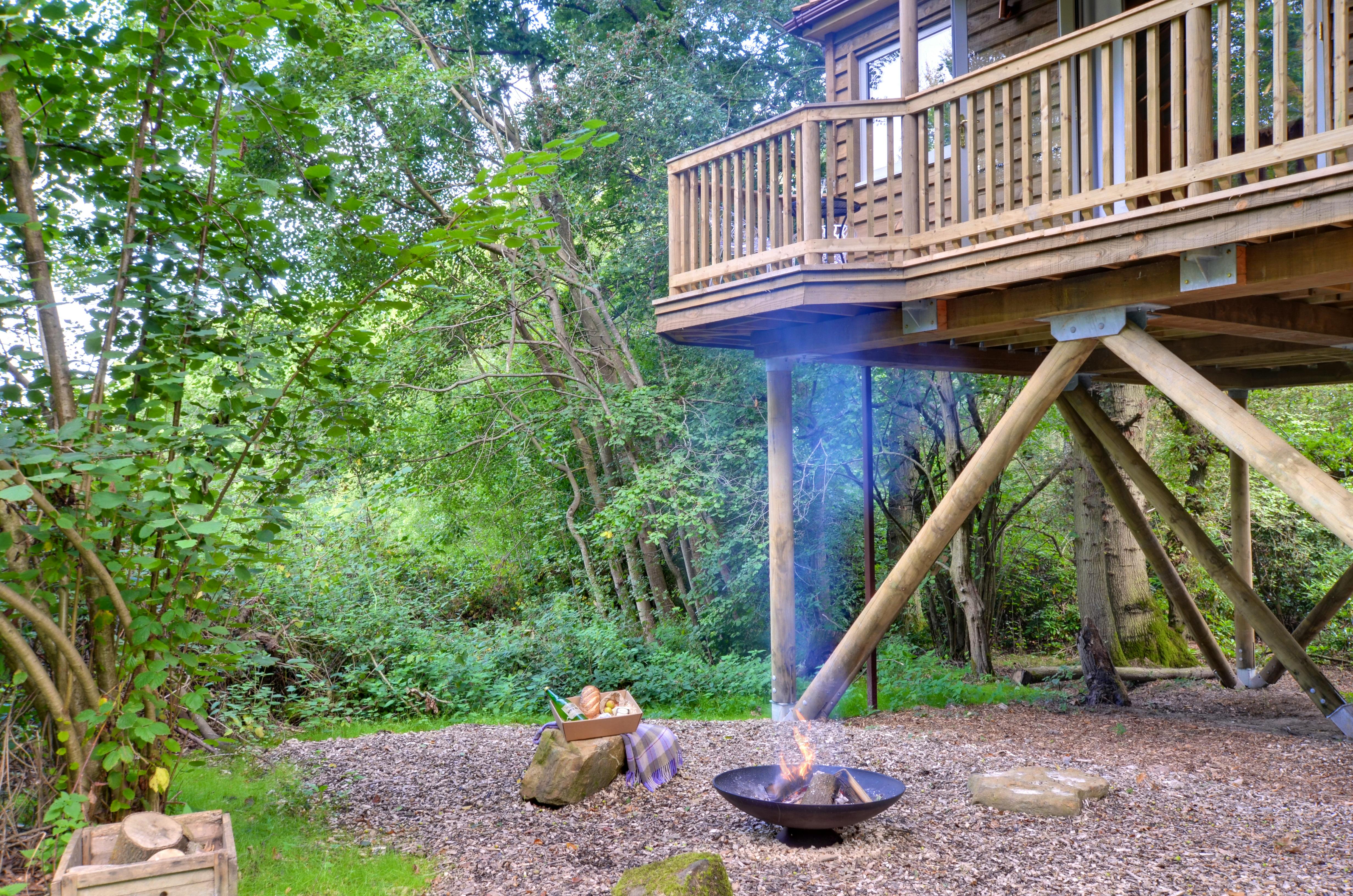 Tinkers Treehouse – a luxury woodland hideaway for 2 in East Sussex