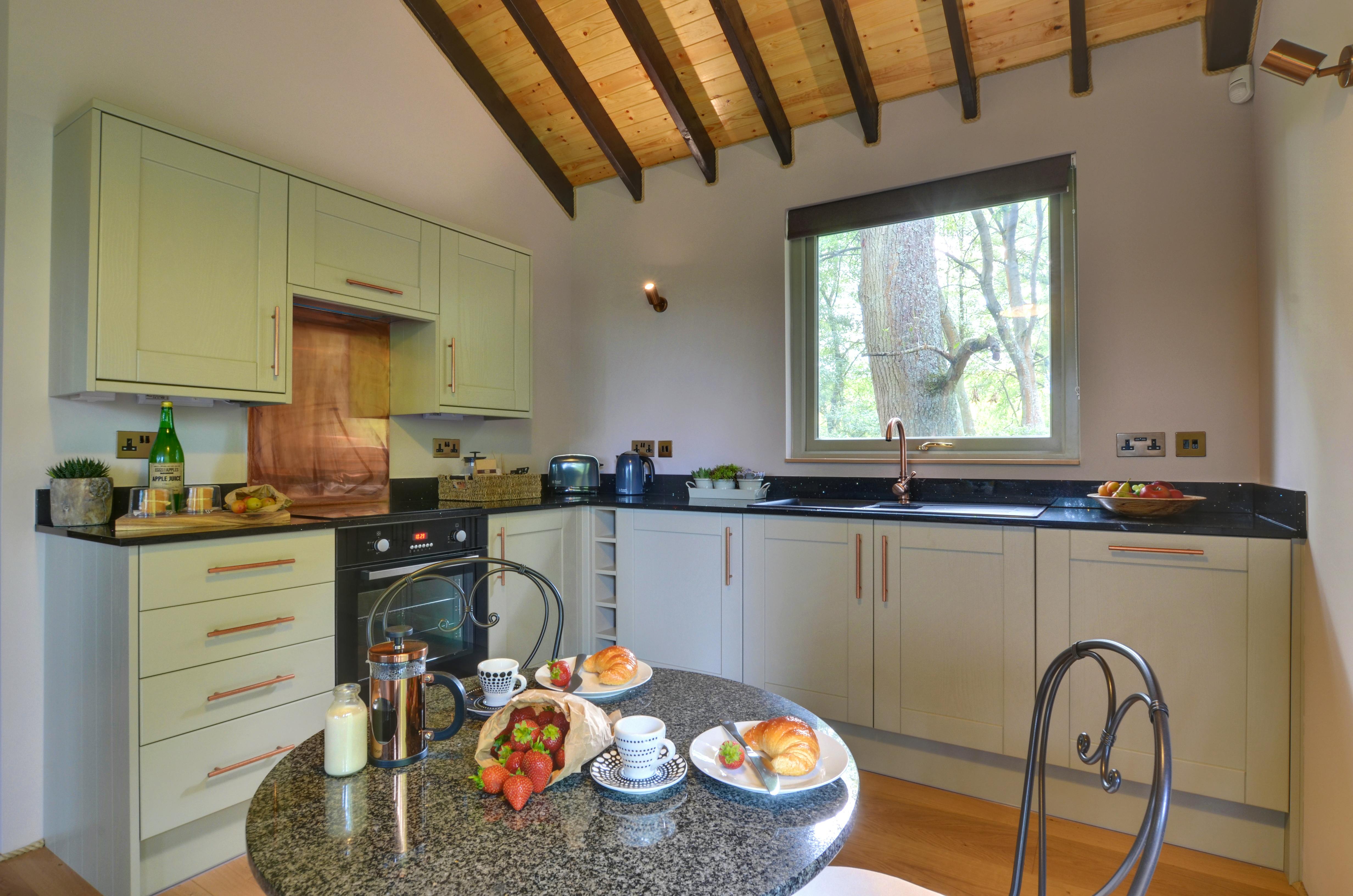 Tinkers Treehouse – a luxury woodland hideaway for 2 in East Sussex