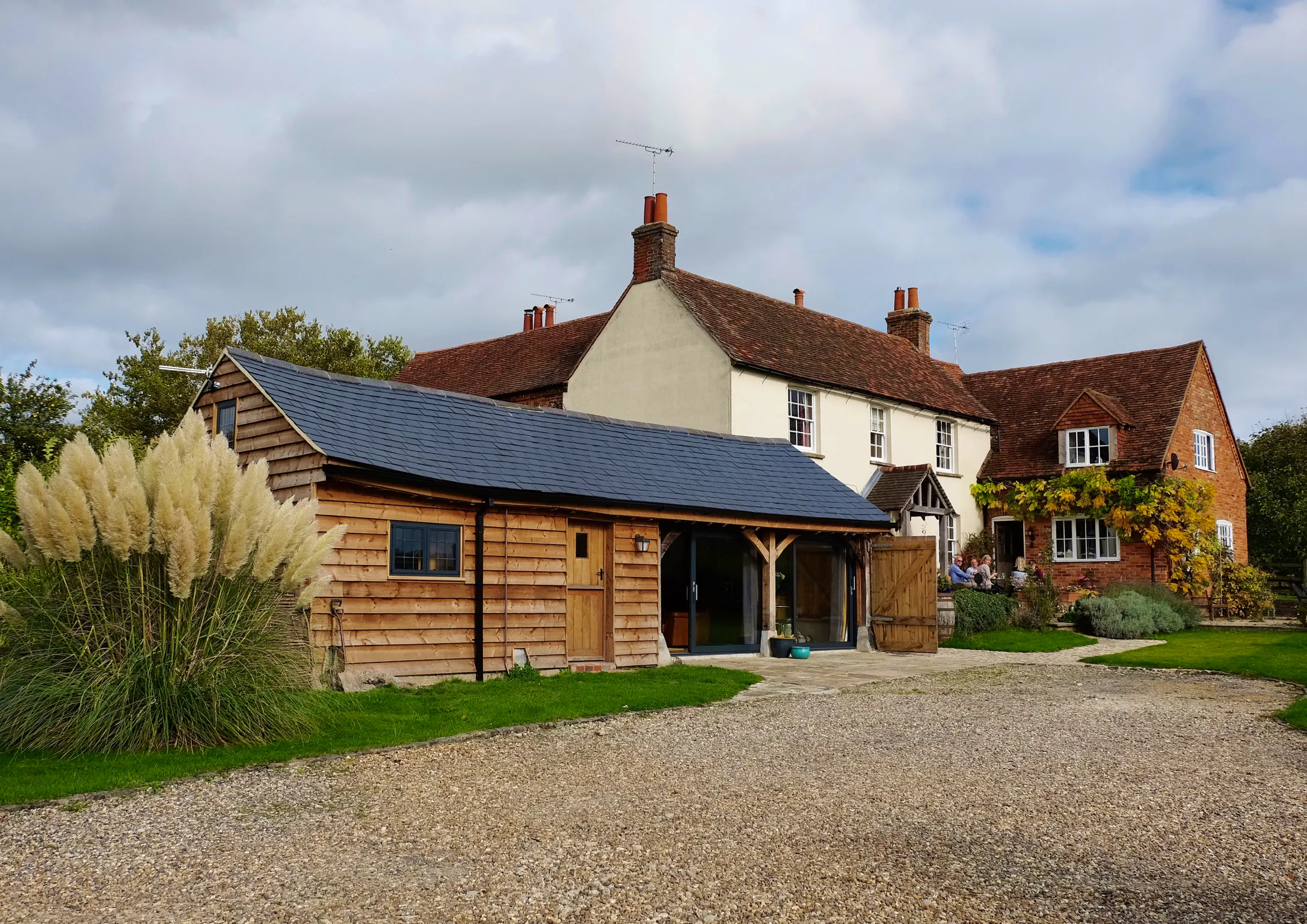 Cowshot Manor Barn - Converted 16th century barn in Brookwood, Surrey