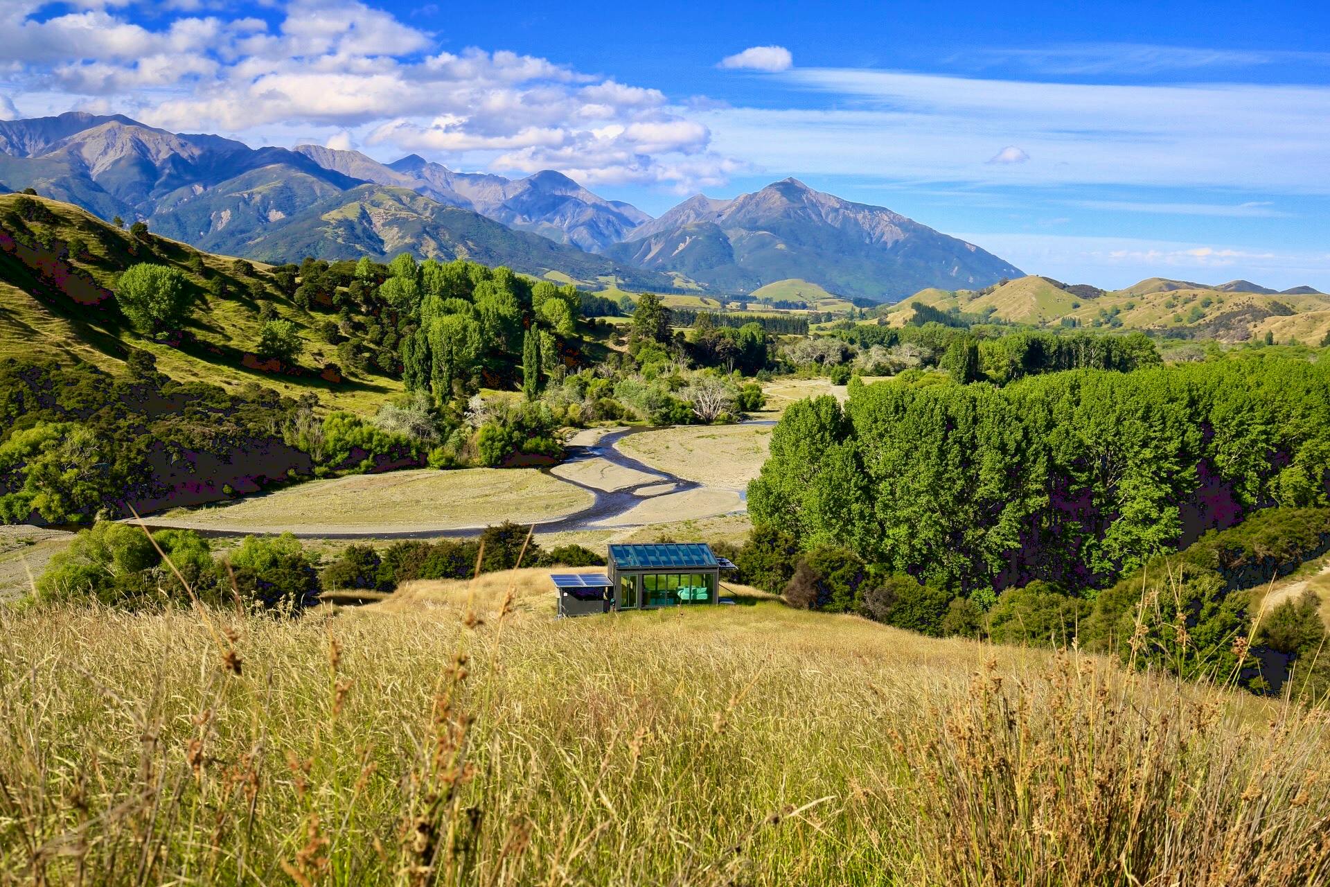 Manakau PurePod – glass pod for 2 in NZ with panoramic mountain views