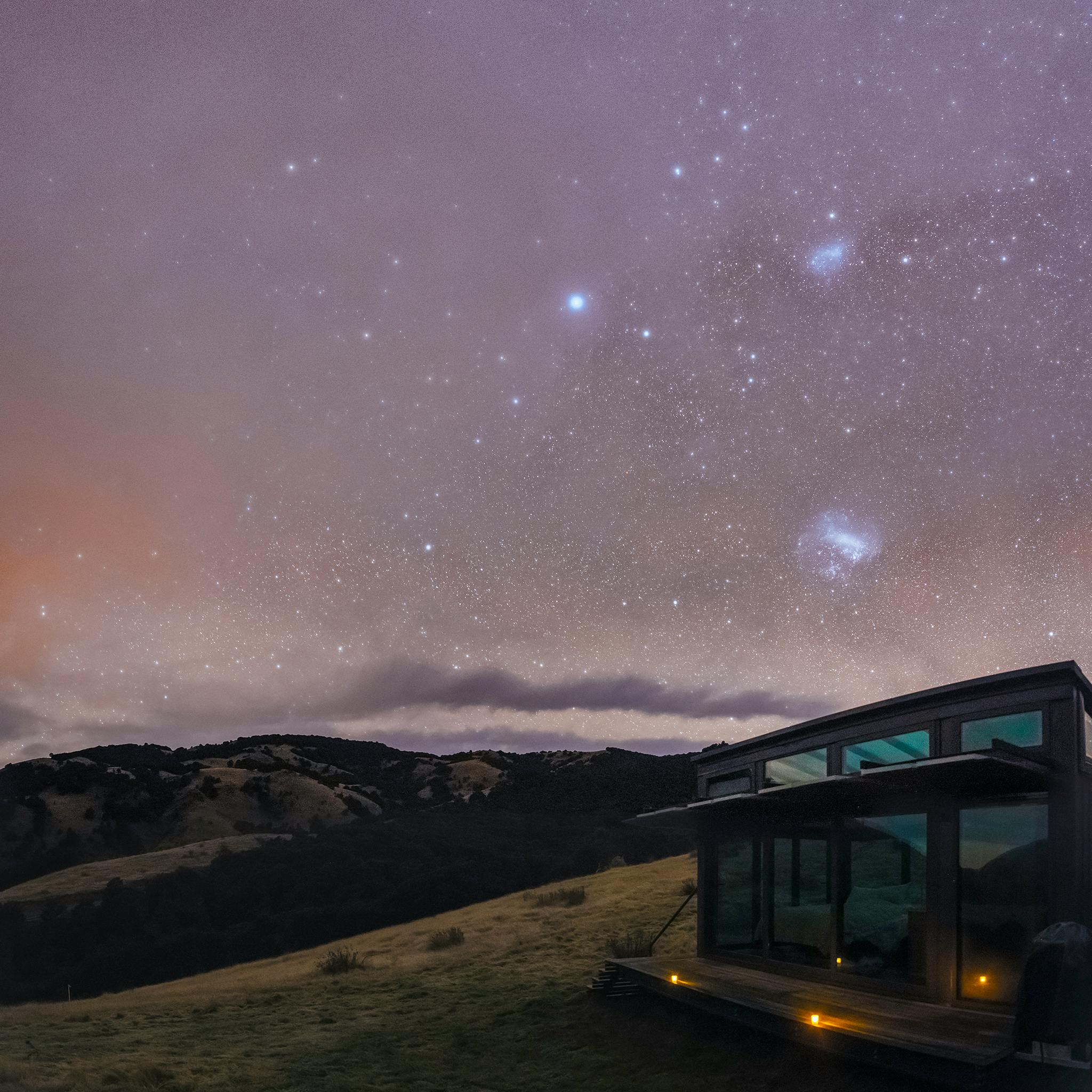 Manakau PurePod – glass pod for 2 in NZ with panoramic mountain views