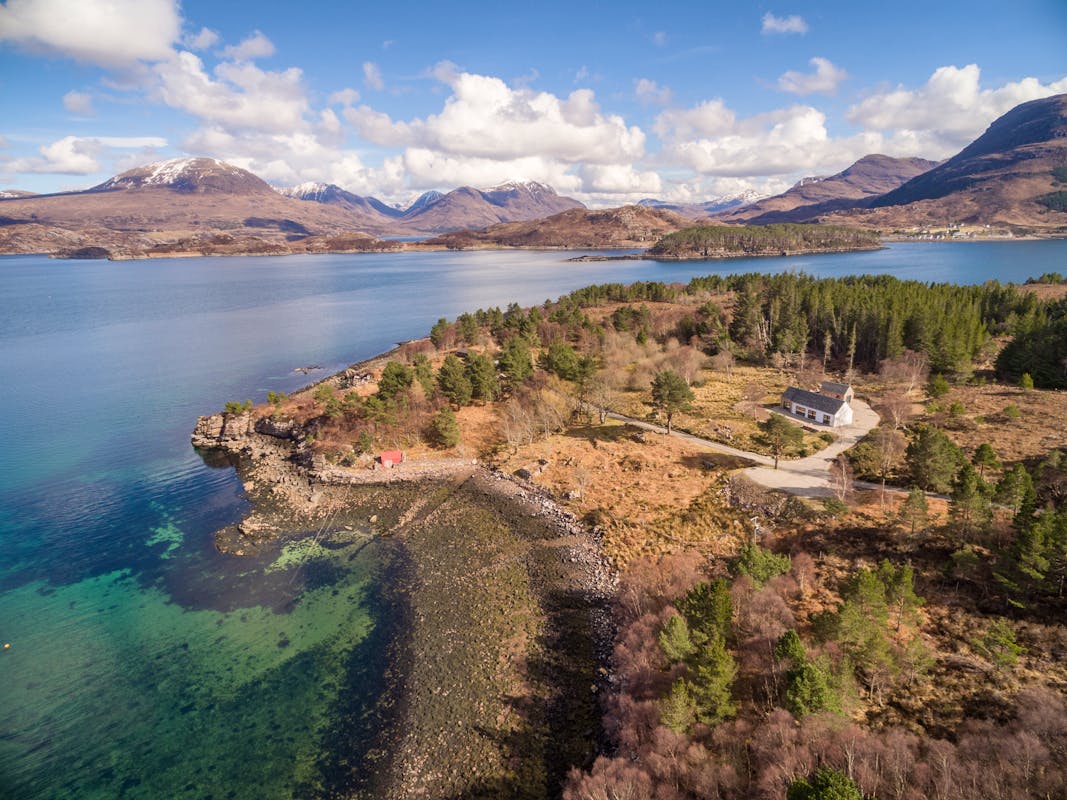 Tigh Beag - a lochside holiday home for 4 in Shieldaig, Scotland
