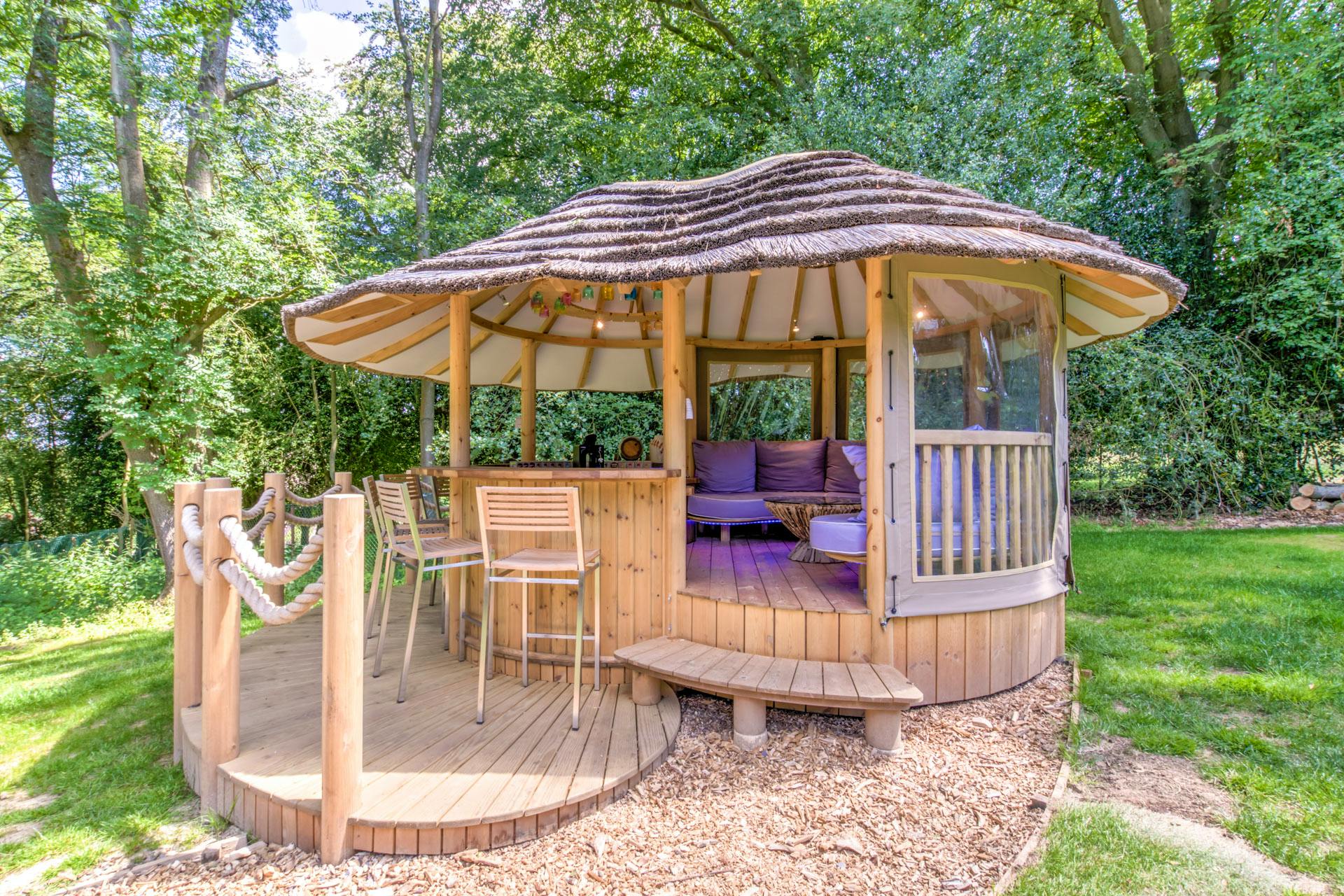 Cedar Hollow Treehouse - A luxury retreat in the Oxfordshire woods.
