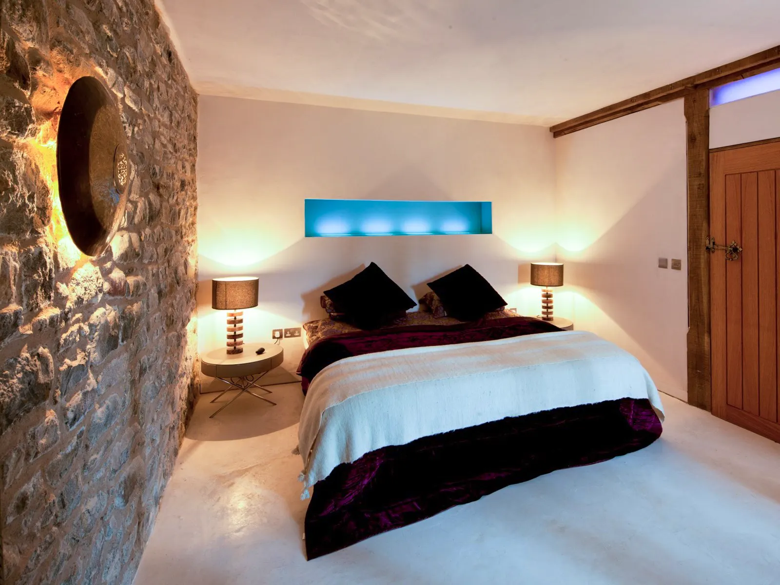 Red Kite Barn - Contemporary conversion in the Welsh countryside