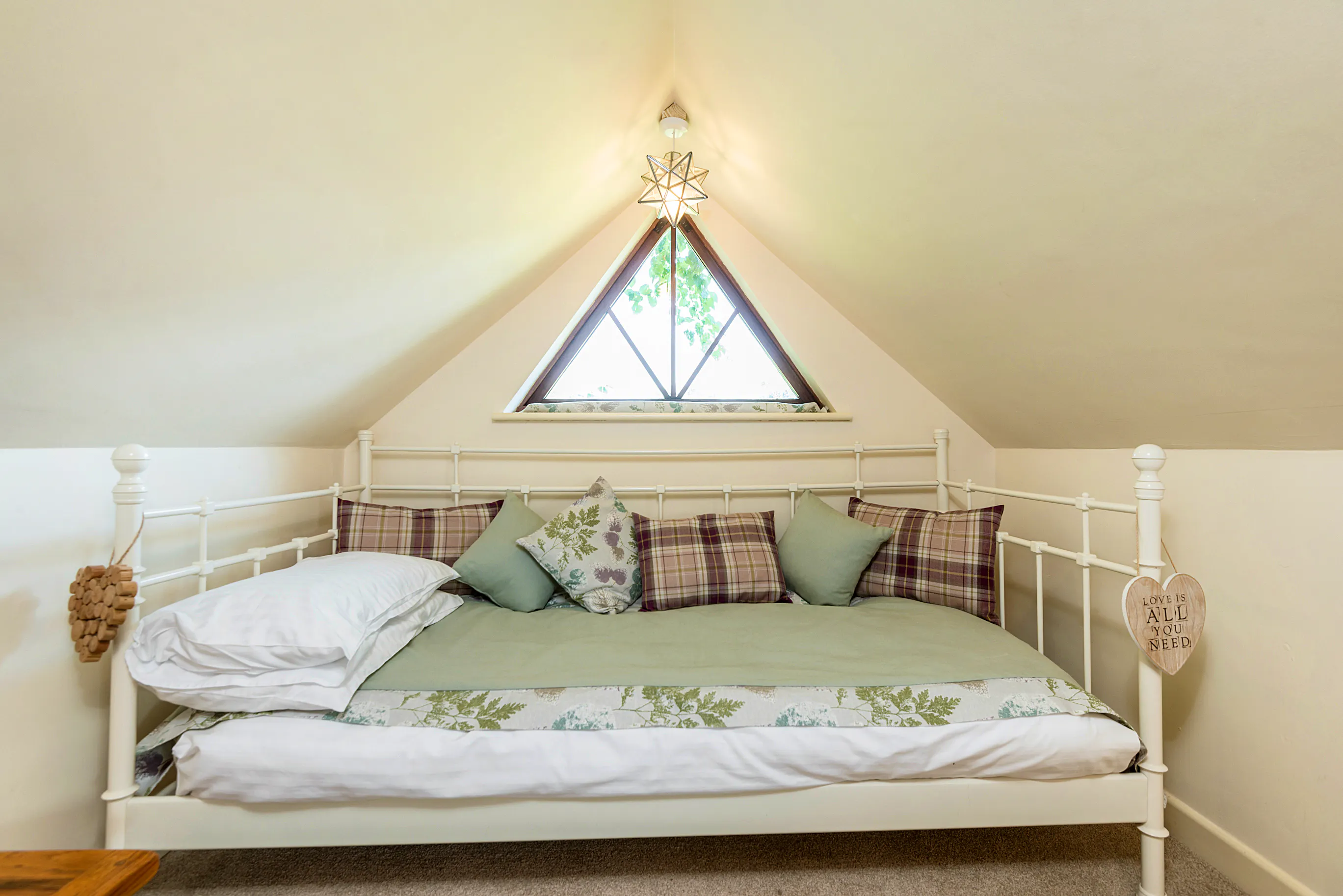 The Beehive Treehouse - Eco treehouse in Devon