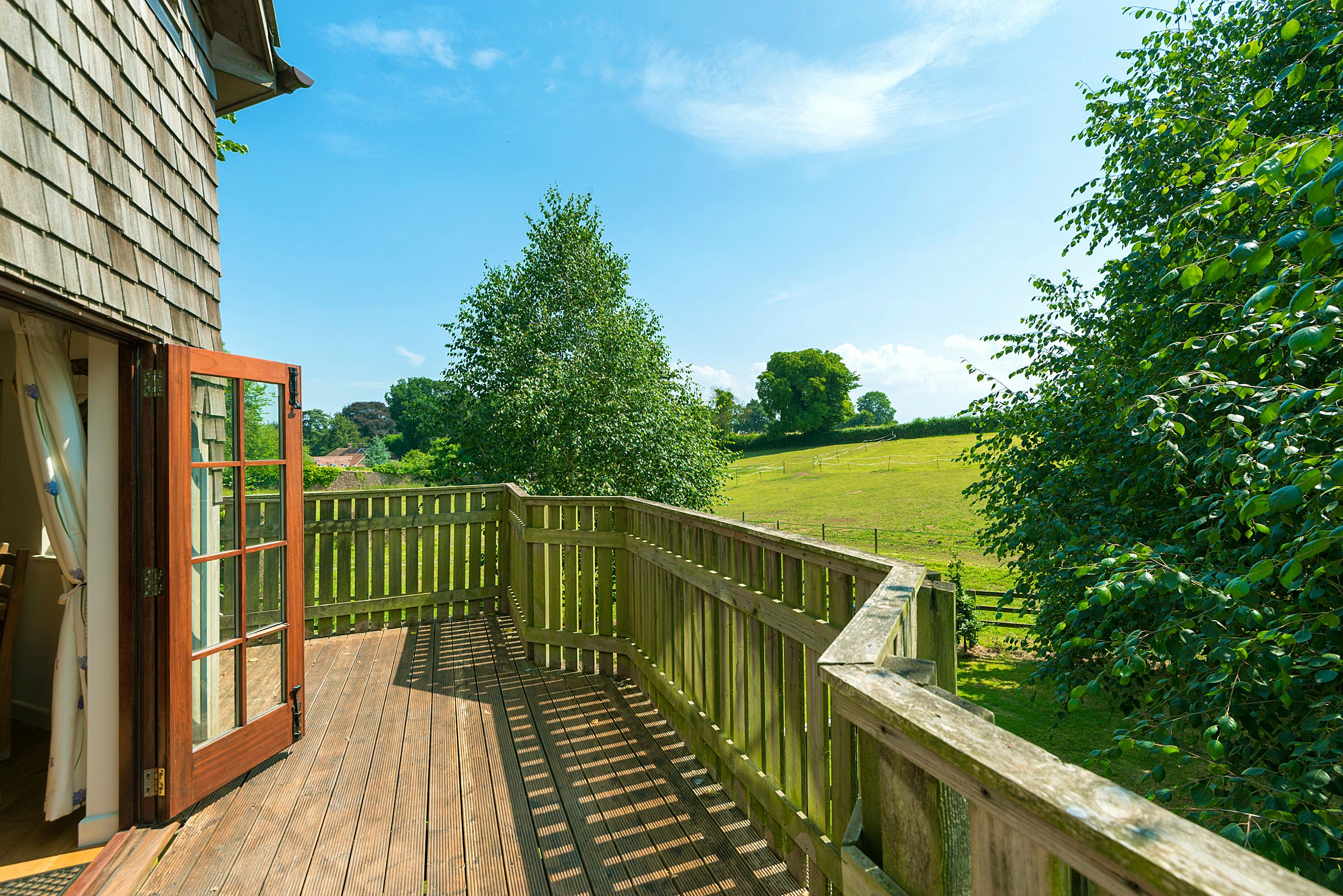 The Beehive Treehouse - Eco treehouse in Devon