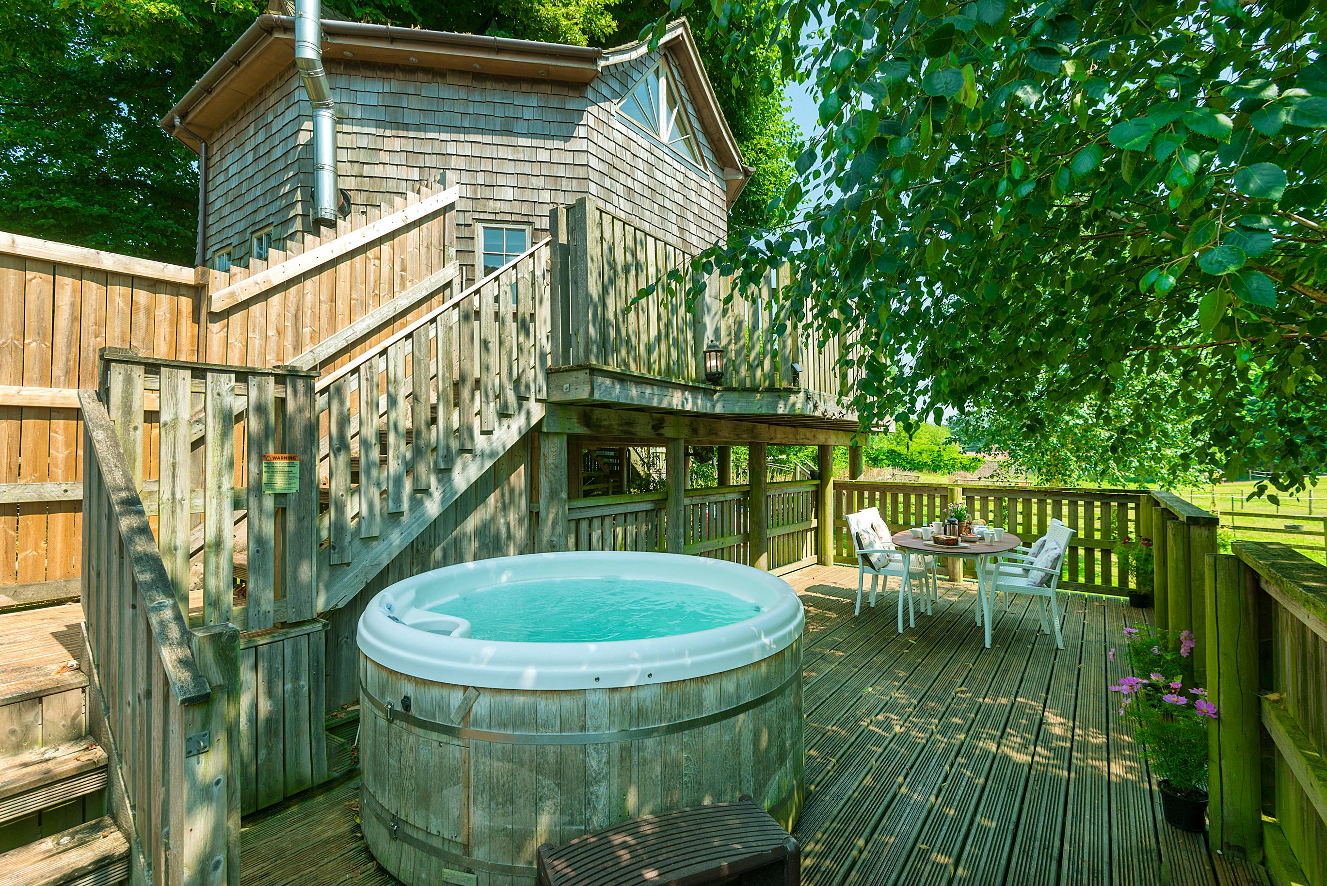 The Beehive Treehouse - Eco treehouse in Devon
