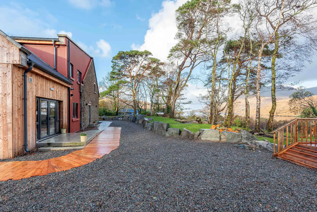 The Killary Lodge - Gorgeous lodge for big groups
