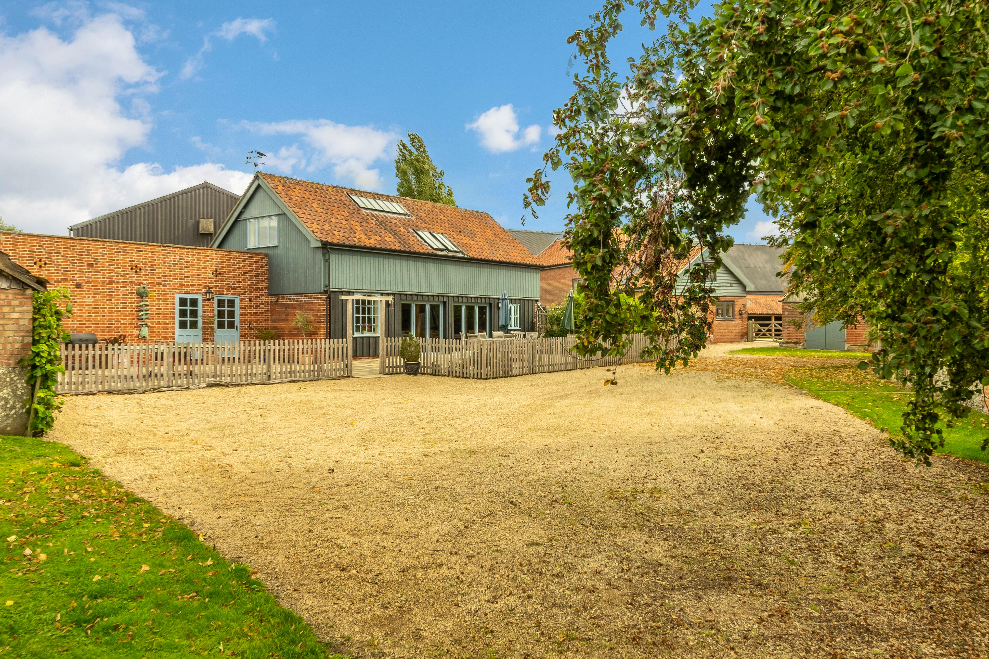 The Priory Barn - breathtaking design in a pretty Suffolk