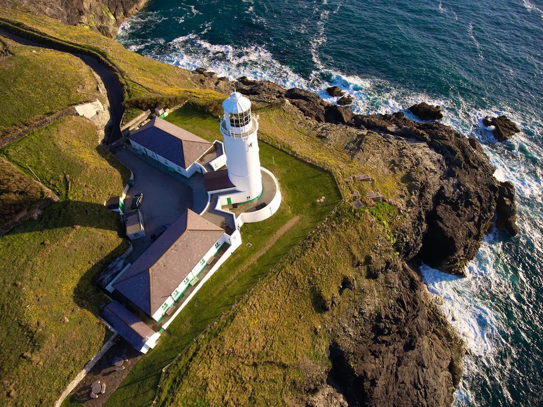 Nimbus Cottage - Lighthouse cottage with sea views