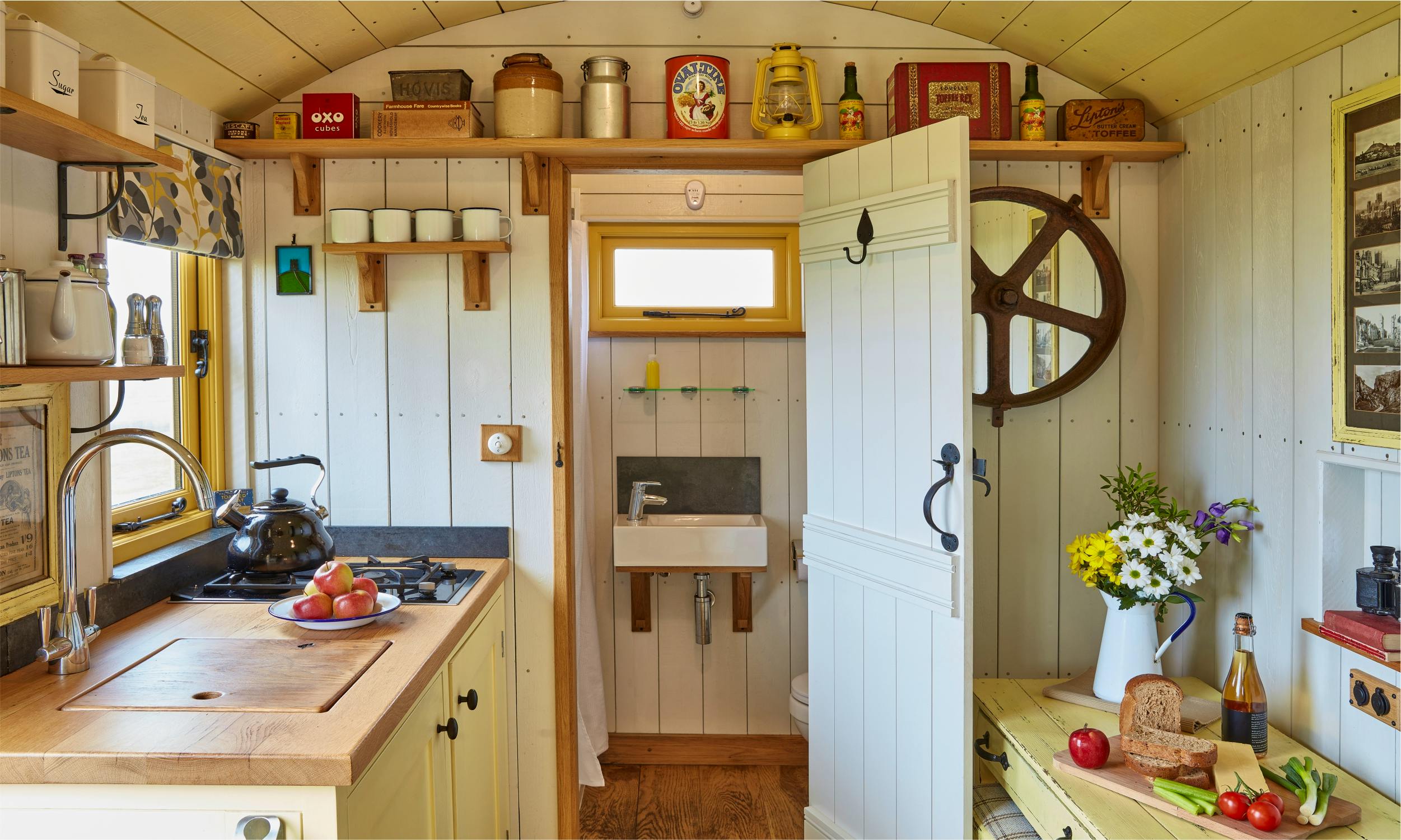 Tor View Shepherds Huts - Luxurious countryside retreat