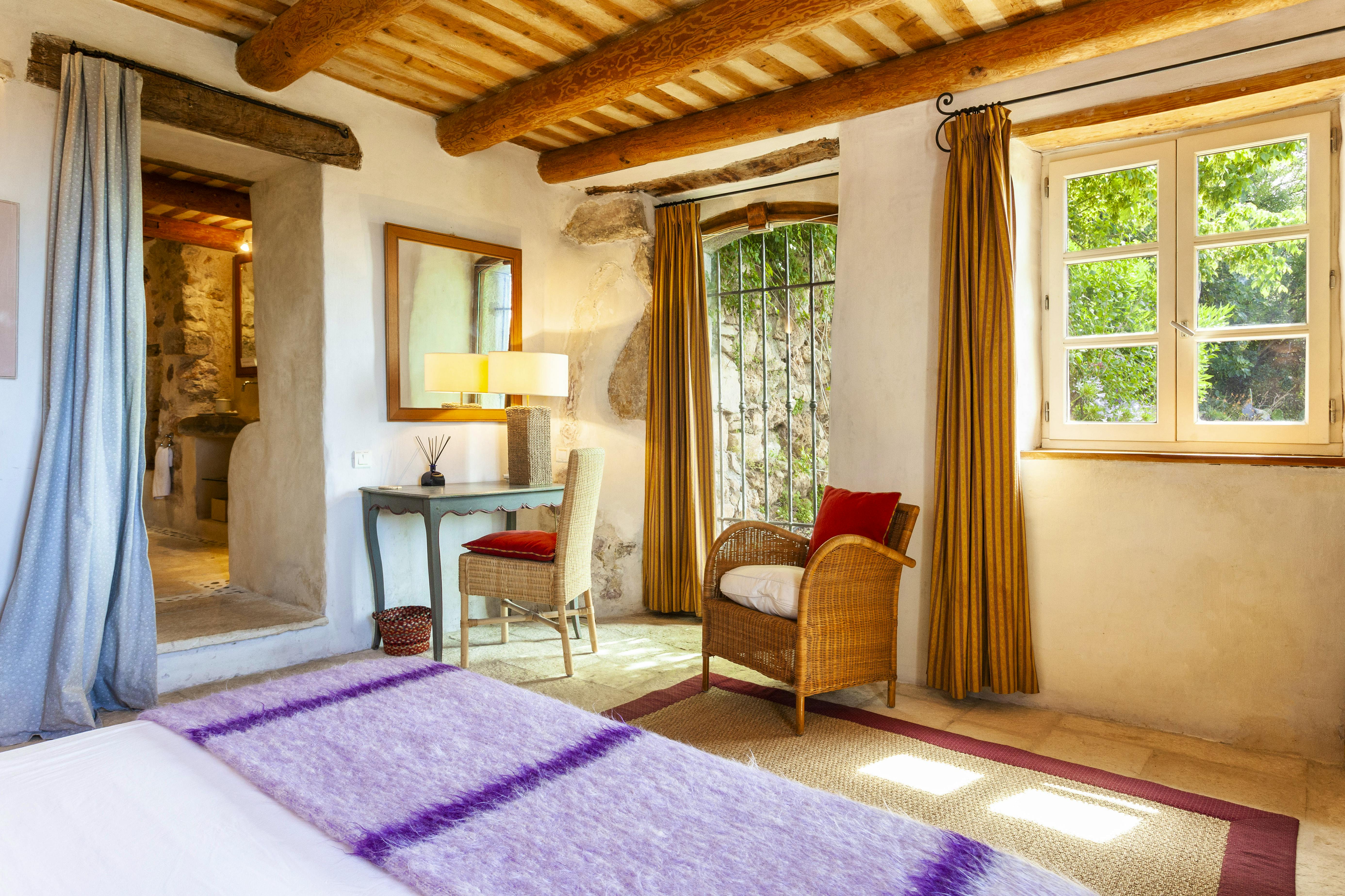 Mas des Issarts - Renovated farmhouse in the south of France