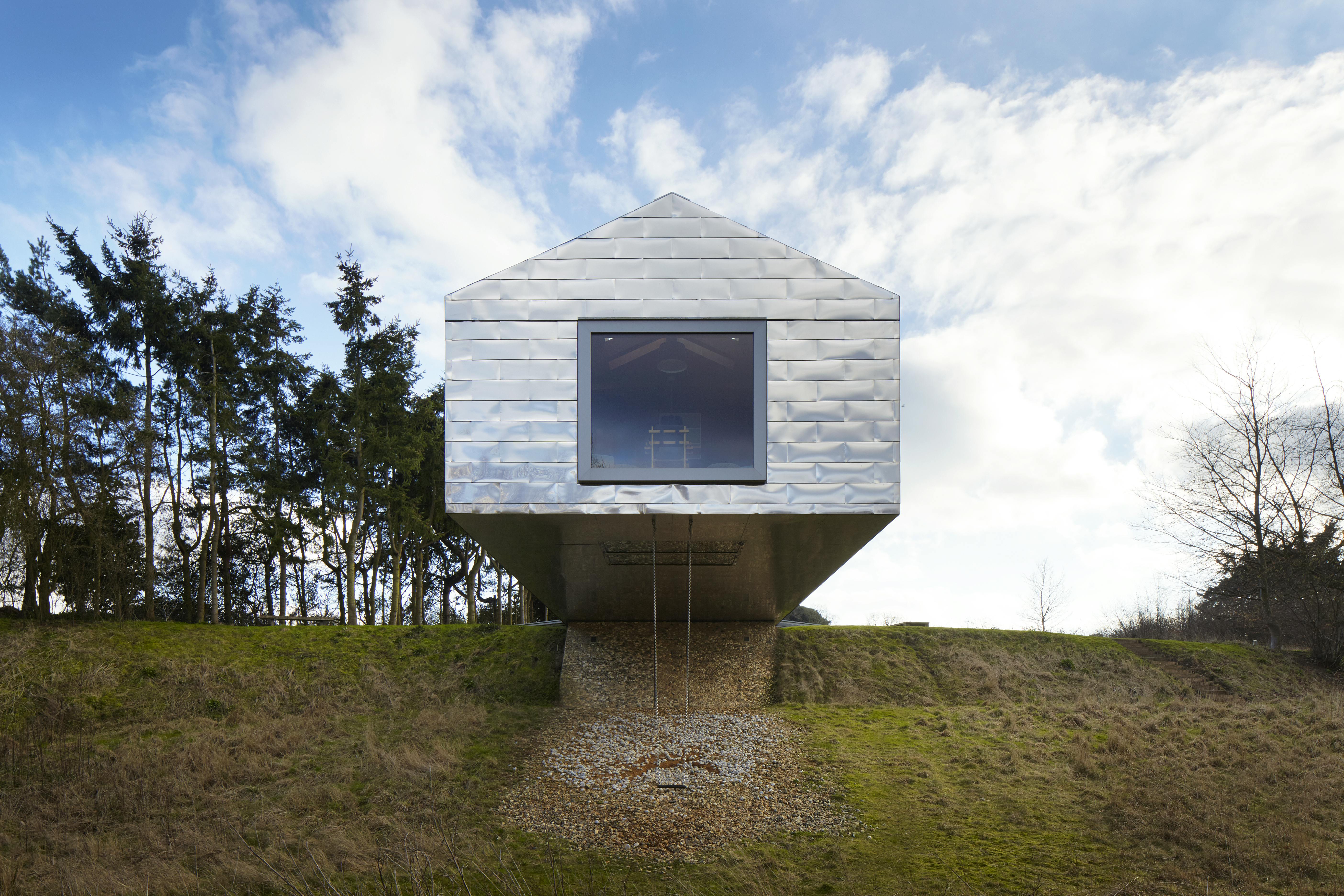 Balancing Barn – A remarkable 4-bed barn in the Suffolk countryside