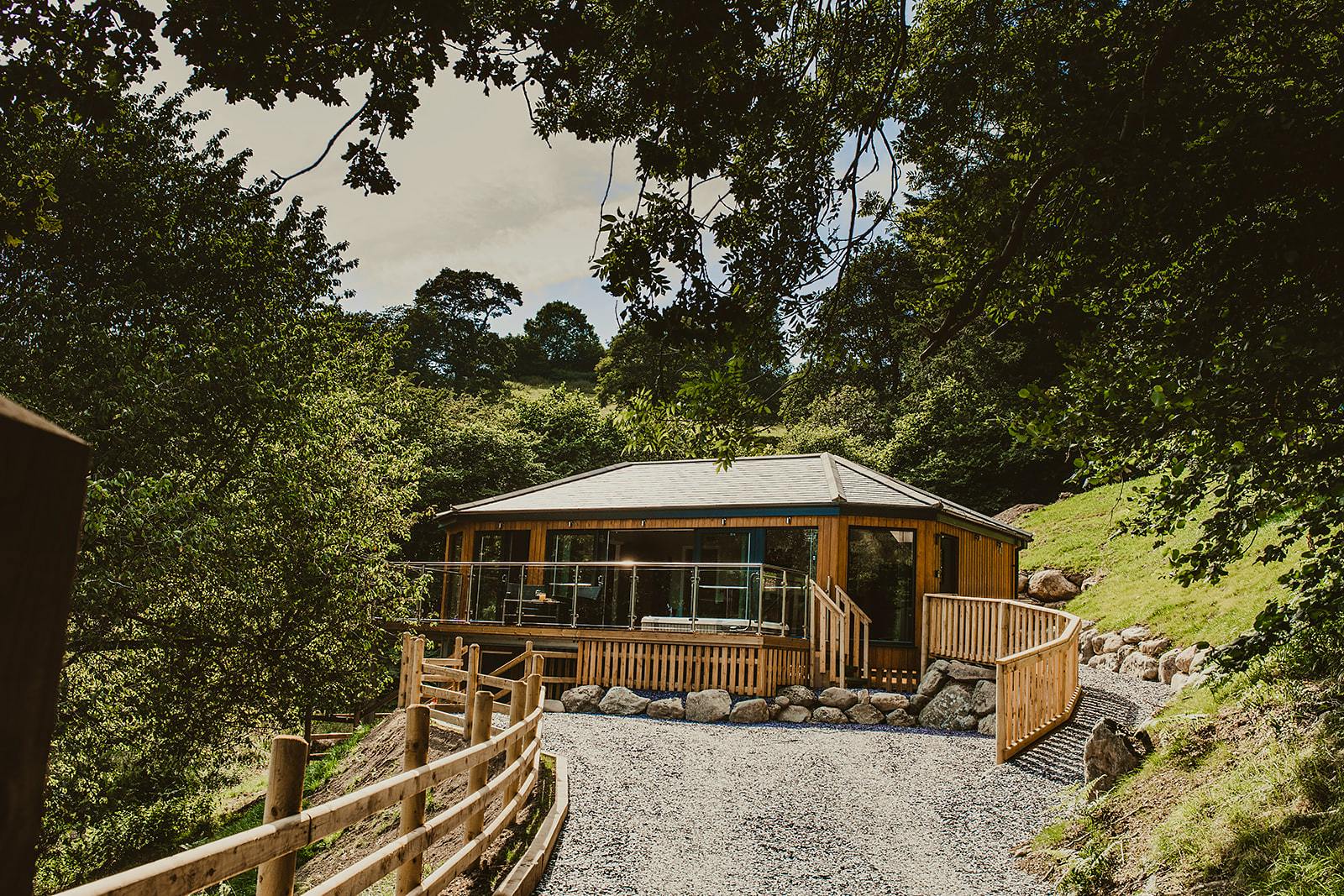 Valley View Lodge - Bespoke hot tub lodge in Denbigshire